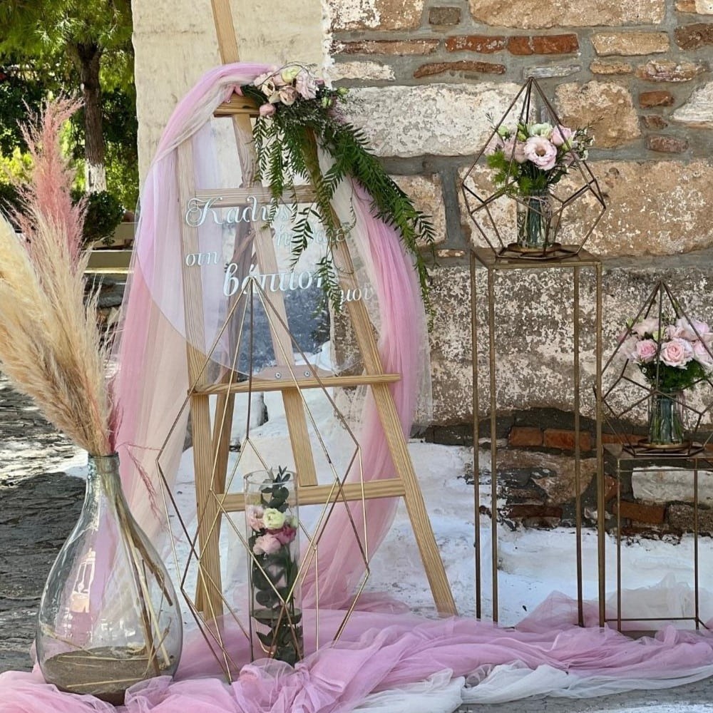 Στολισμός βάπτισης για κορίτσι με λουλούδια και πολύγωνο